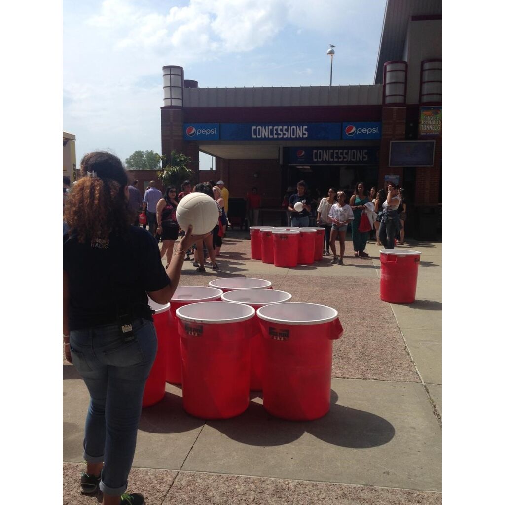 Giant Beer Pong - TEXAS ENTERTAINMENT